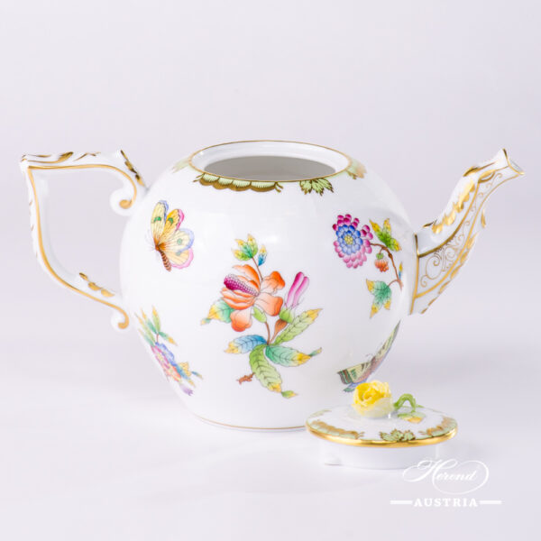 Queen Victoria - Tea Pot w. Rose Knob - Herend Austria